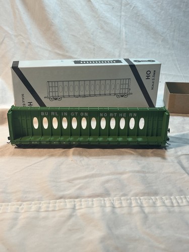 HO Scale Burlington Northern BN Green Ore Car with Box Model Train | eBay