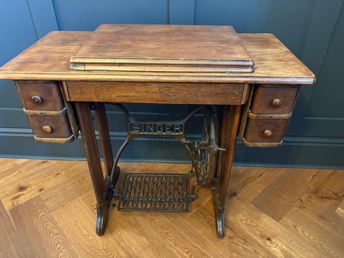 Vintage Singer Treadle Sewing Machine With Drawers Wooden Table | eBay UK