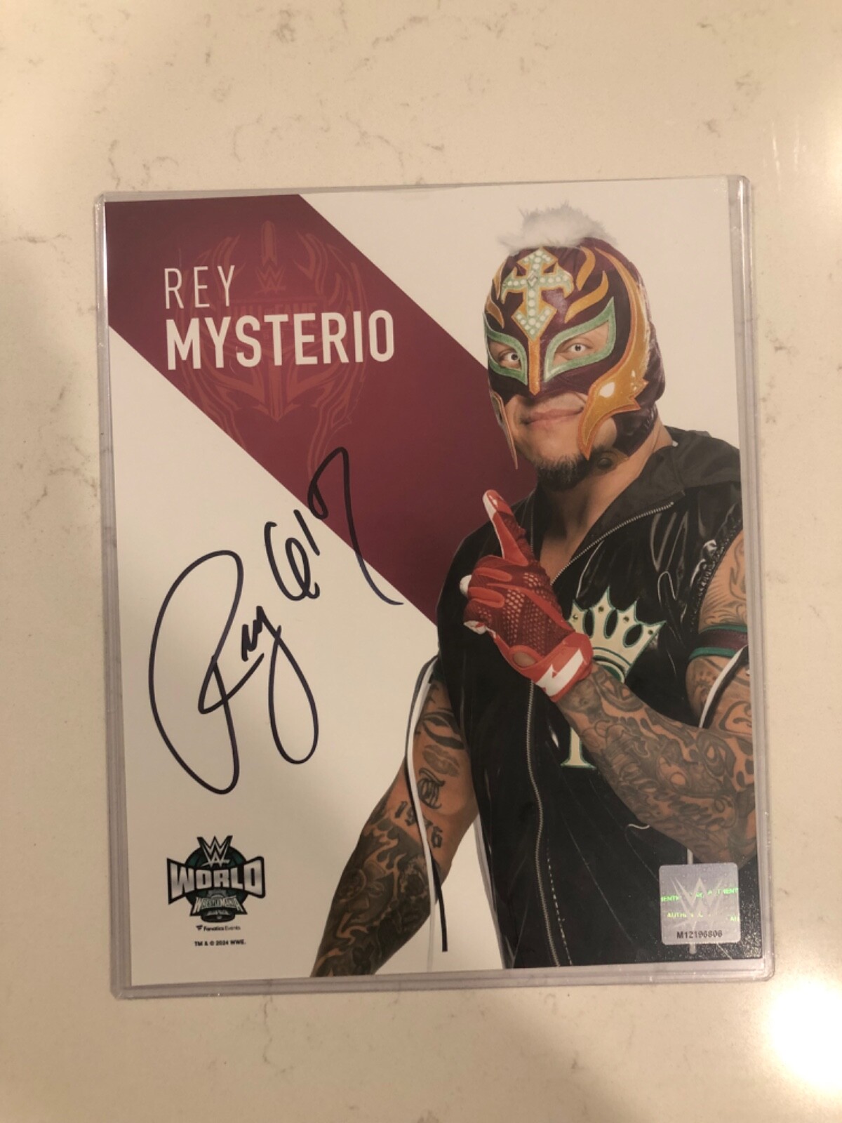 WrestleMainia 40 WWE World Autographed 8x10 w/COA: Rey Mysterio | eBay
