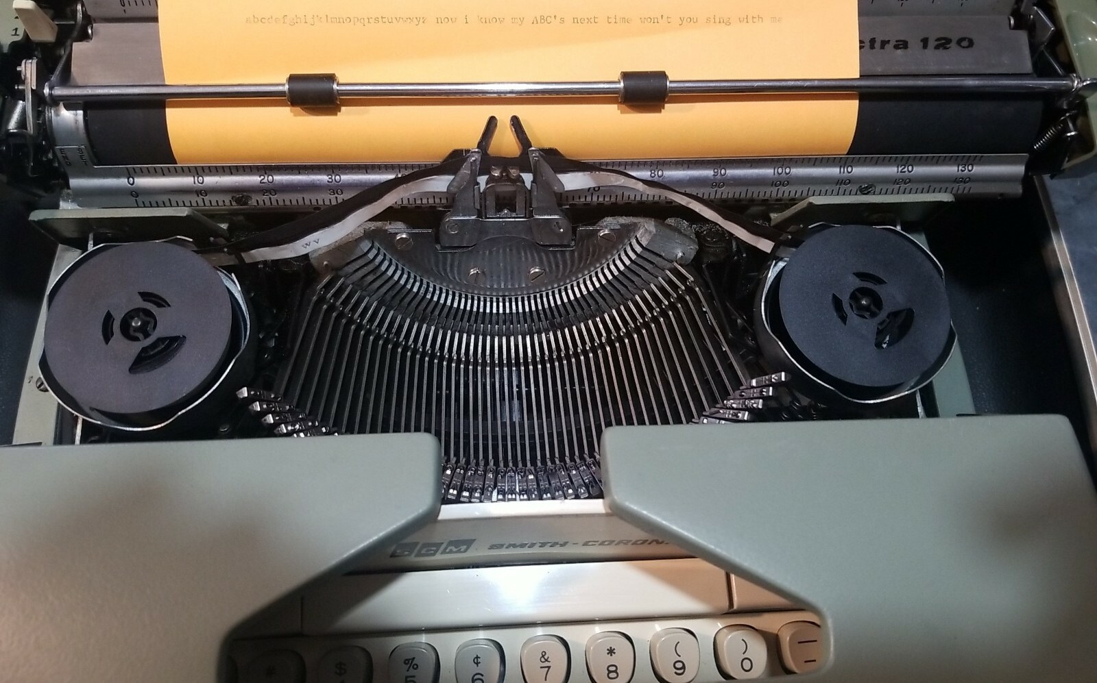 Vintage Smith Corona Electra 120 Electric Typewriter w/ Carrying Case ...