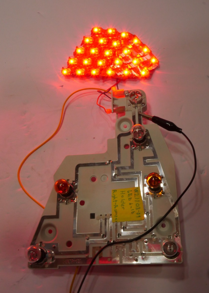 03-09 Mercedes W211 E320 RIGHT LED tail light bulb holder LED ...