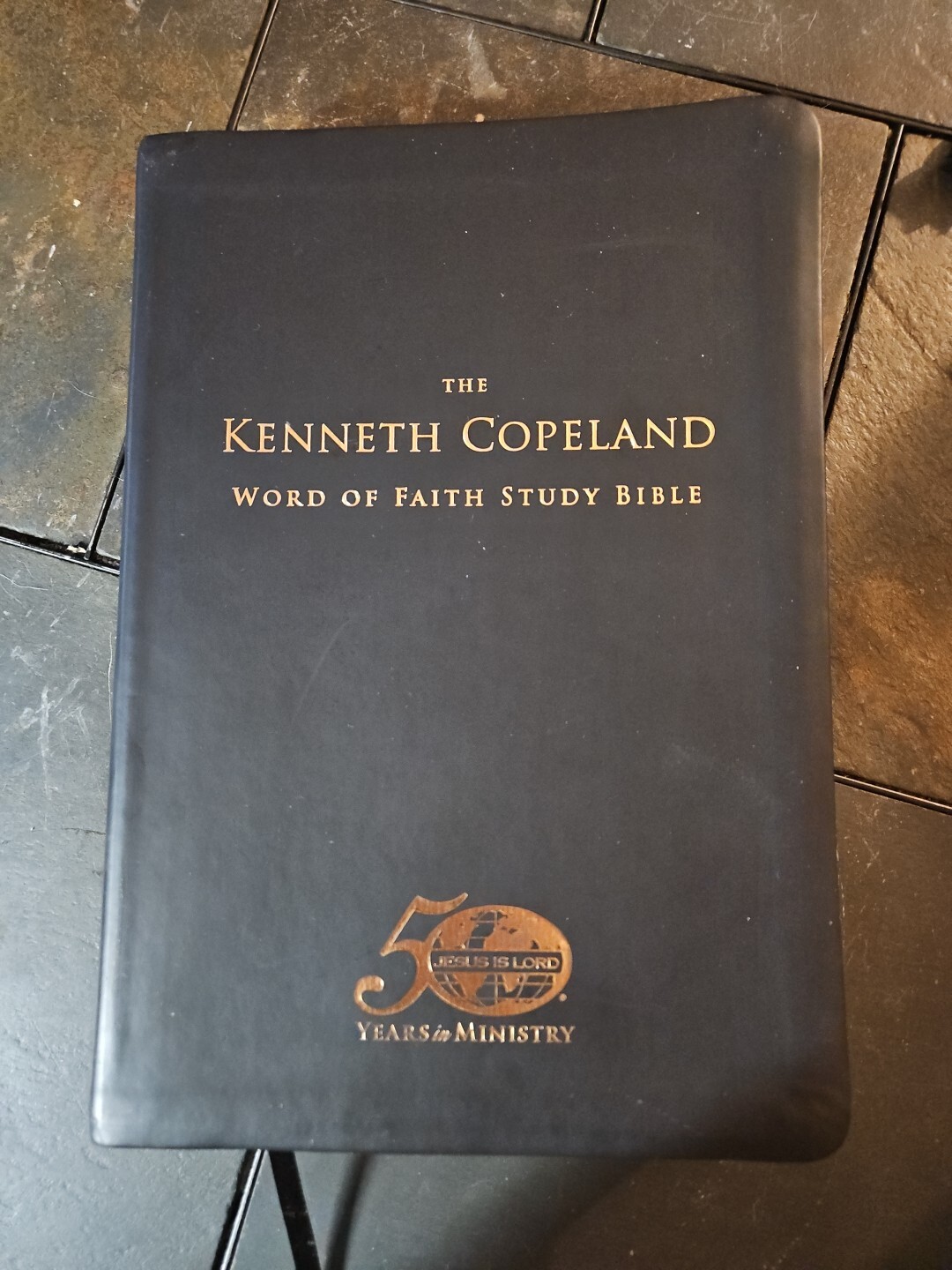 The Kenneth Copeland Word Of Faith Study Bible Modern English Version ...