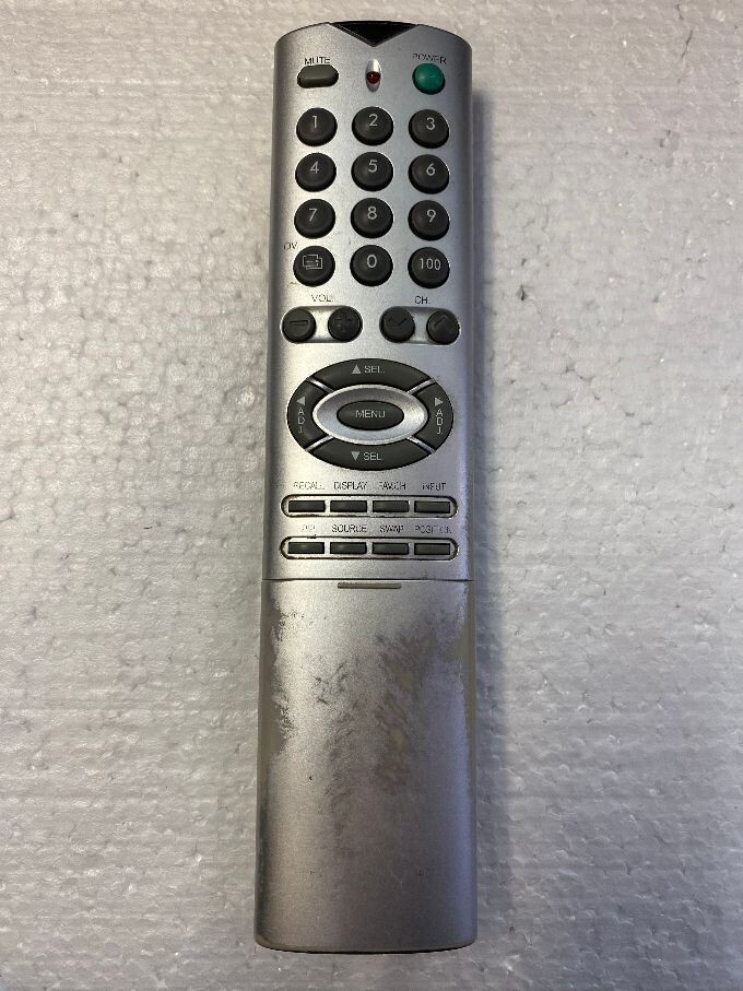 USED Maxent BRC-257SF TV Remote Control -HAS COMETIC SCUFFS TESTED ...