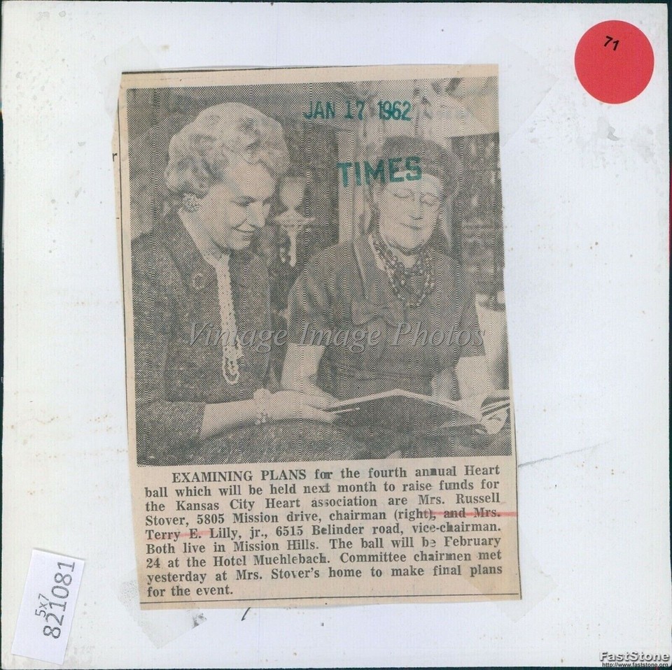 1962 Photo Mrs Russell Stover Mrs Terry E Lilly Jr Plan Heartball ...