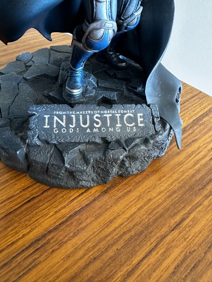 Injustice Gods Among Us Collectors Edition Statue Batman v Wonder Woman ...