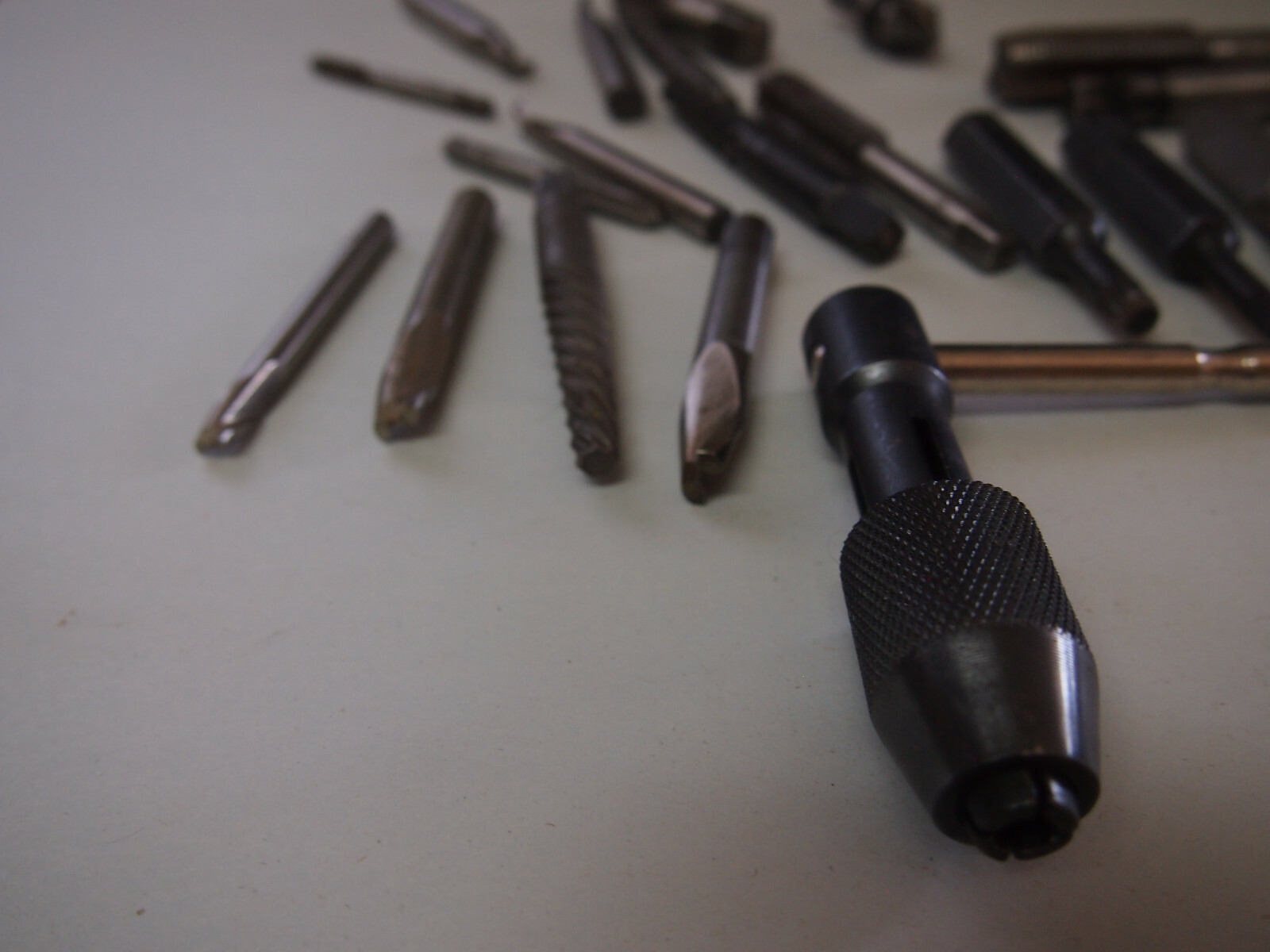 1Pc T-handle Tap Handle Tap Wrench Hand Tapping Tool WITH LOTS OF BITS ...