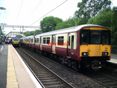 PHOTO CLASS 318 3-CAR EMU NO 318 266 STRATHCLYDER AT ANNIESLAND ON AN ...