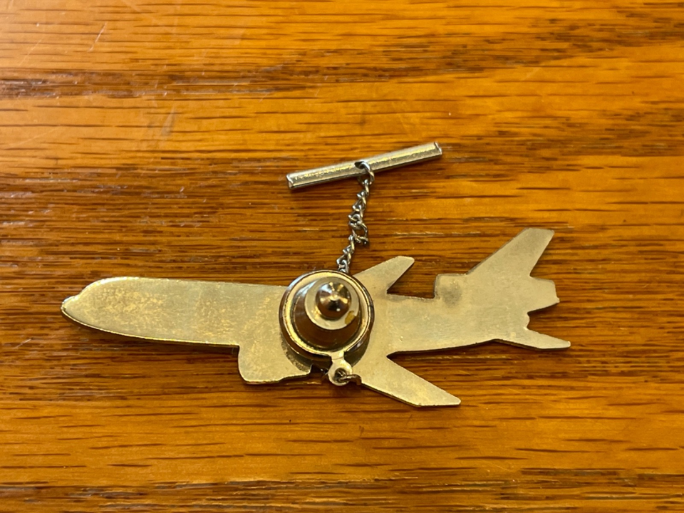 RARE! CONTINENTAL AIRLINES JET SHAPED TIE TACK / LAPEL PIN. | eBay