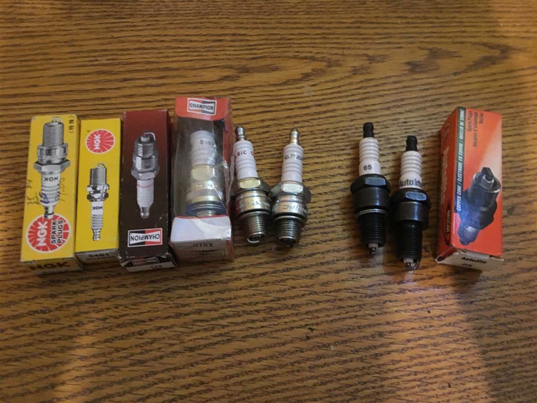 BUHX, DCPR6E, RN5C, D15Y, UL81C, QL77JC4 Lot of 9 Asorted Spark Plug ...