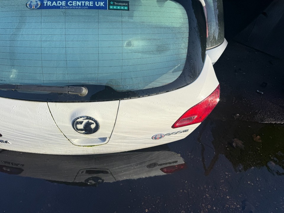 BOOTLID VAUXHALL ASTRA J 2015 REAR TAILGATE BOOT HATCH COMPLETE WHITE ...