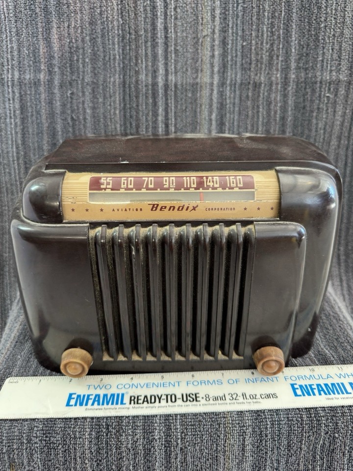 Vintage Bendix Radio Model 526A Brown Bakelite Tabletop AM Radio c1940s ...