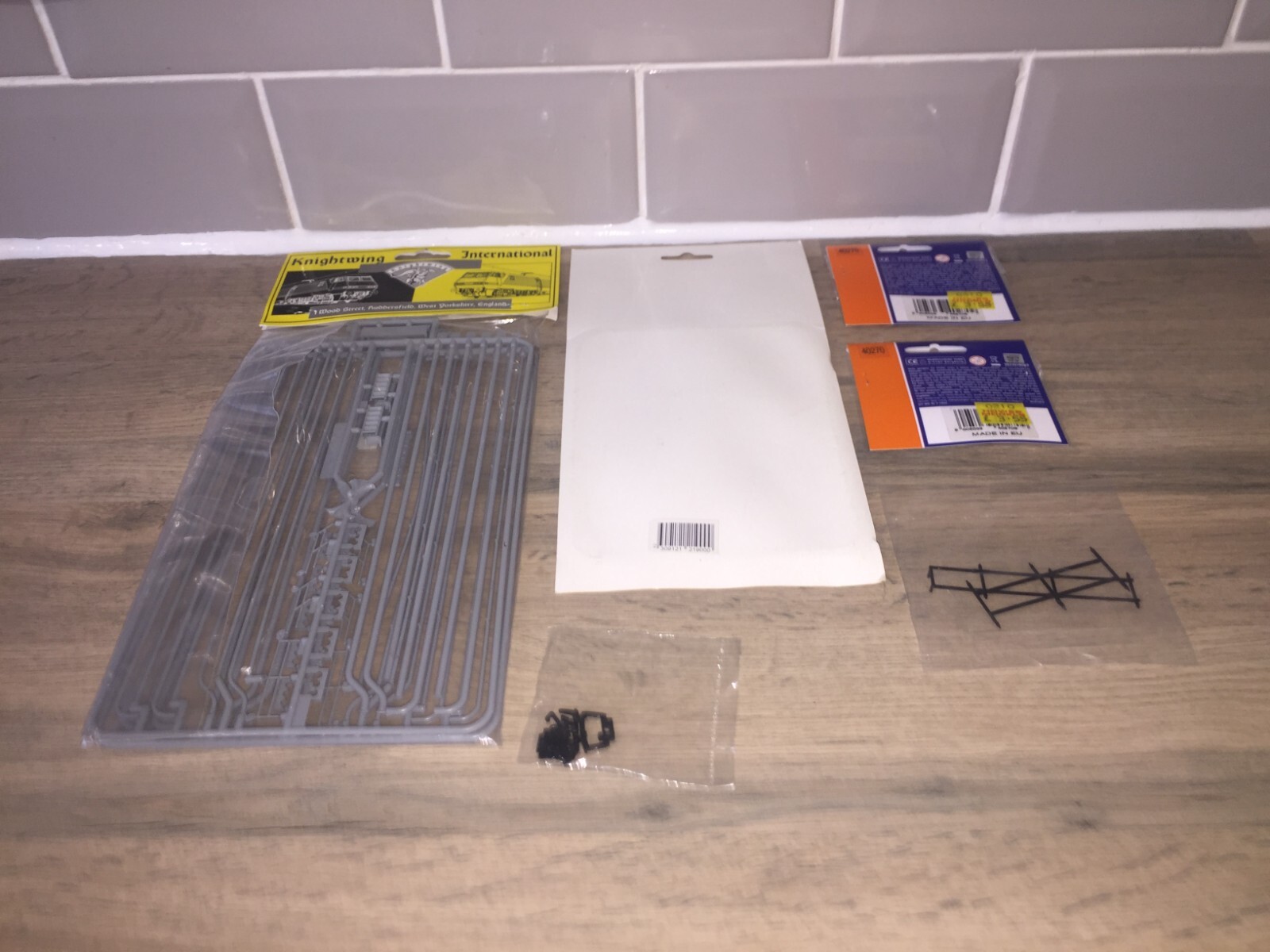 Knightwing UN1 OO Gauge Pipes, Willls Wood, 2 Roco 40270 + More Plastic ...
