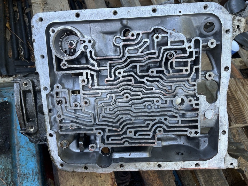 1989 Chevy 700R4 Transmission Case, 4x4, V8 Bellhousing | eBay
