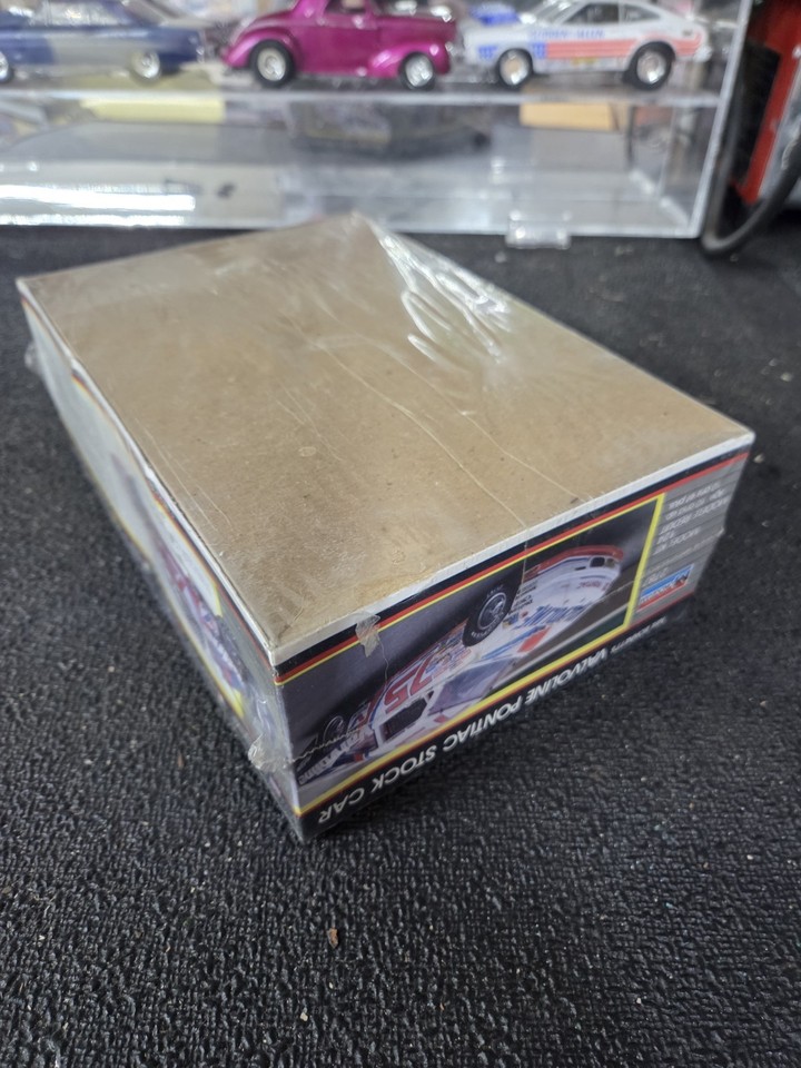 Monogram 1/24 Neil Bonnett's Valvoline #75 Pontiac Model Kit #2787 ...