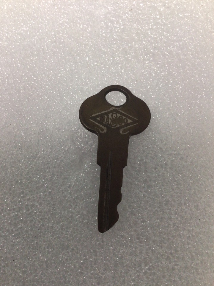 Briggs Stratton Basco C1673 Small Motorcycle Automobile Key Antique Key ...