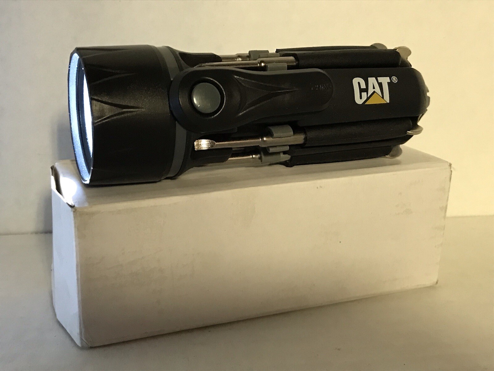 NEW Caterpillar Multi Driver Dual Flashlight Tool ***FREE SHIPPING ...
