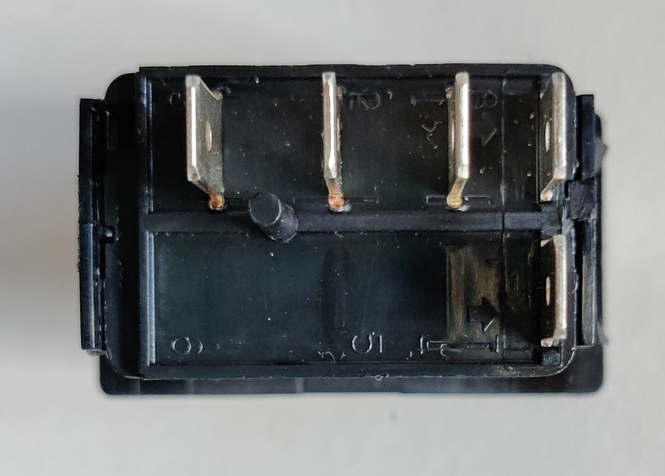 Carling V8D1 (On)/Off/(On) 20A 12V Momentary Rocker Amber LED Door ...