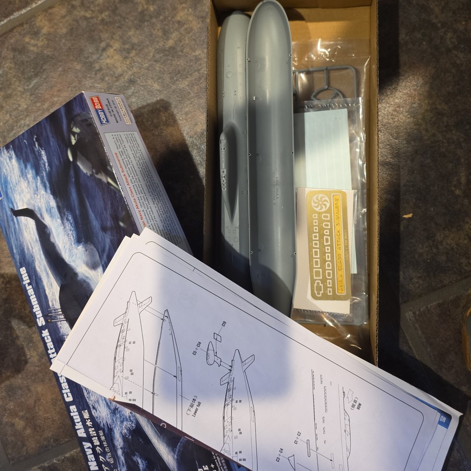 Hobby Boss Models 83525 1:350 Russian Navy SSN Akula Class Attack ...