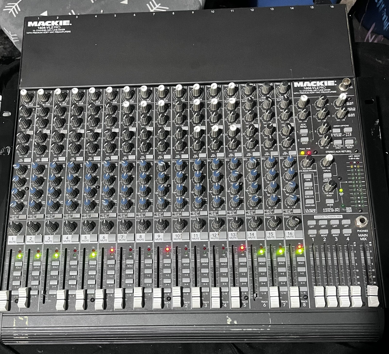 Mackie 1604-VLZPRO 16 Channel Mic / Line Mixer - #0230 Tested & Working ...