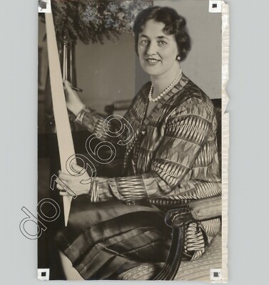 GERMAN ROYALTY Princess Victoria Alexandra w Painting Canvas 1929 Press ...