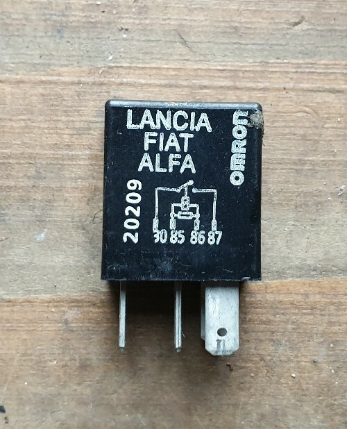 Fiat Alfa Lancia /09-17 4-Pin Black Relay 34F231003 Omron 1/11297/87 ...