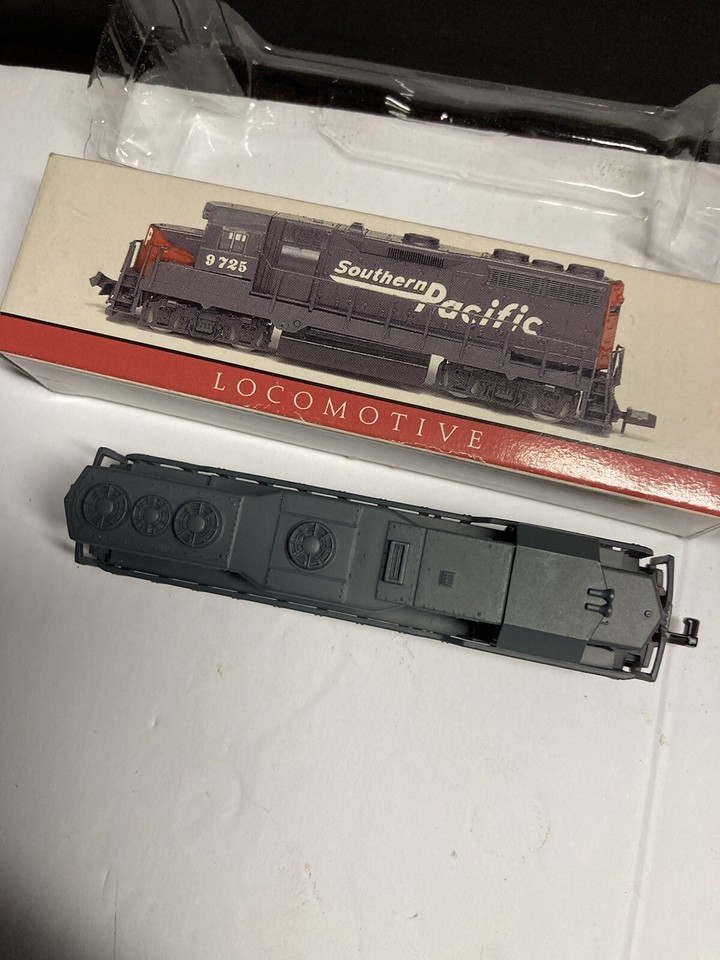 High Speed N Scale Southern Pacific 9725 Diesel Locomotive Non-powered ...