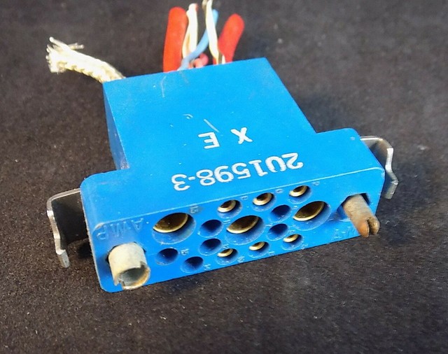 AMPHENOL 15 Pin Gold Plated Round Pin Connector 9 Gold Plated Recessed ...