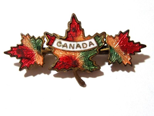 BRASS AND ENAMEL CANADIAN TRIPLE SMALL MAPLE LEAF PIN BROOCH COLORFUL ...