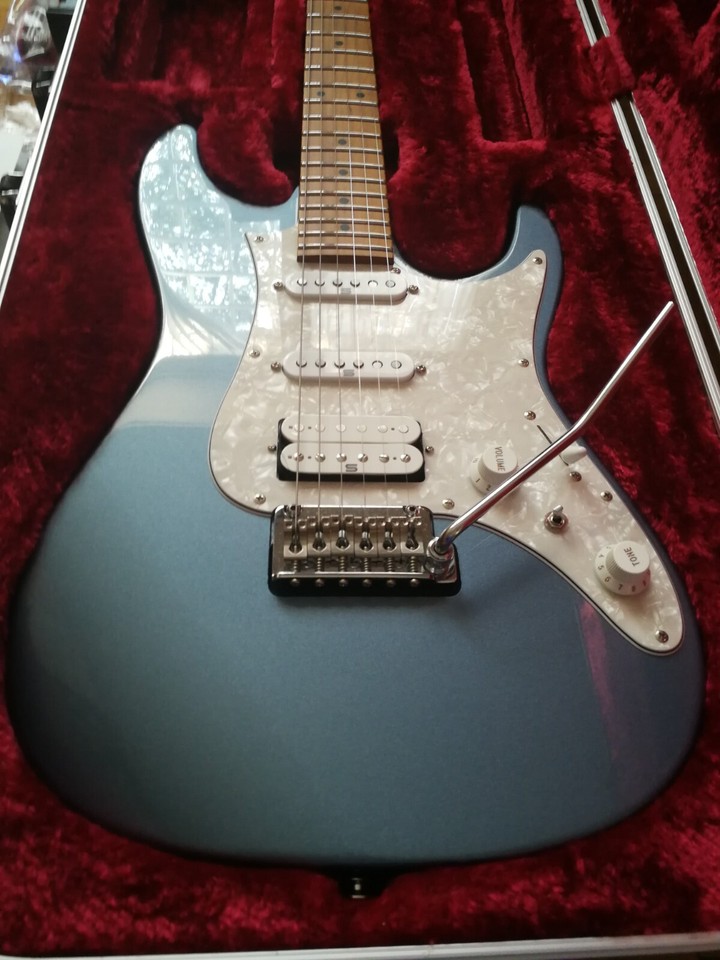 IBANEZ AZ2204 ICM (Ice Blue Metallic) - chitarra elettrica condiz. pari ...