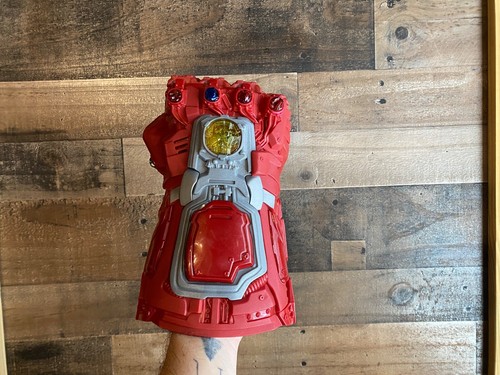 Marvel Avengers Endgame Red Infinity Gauntlet Electronic Fist Lights ...