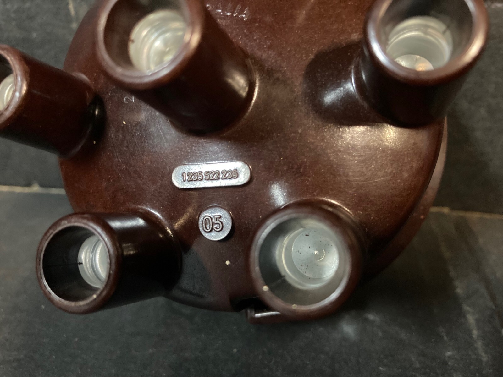 BOSCH DISTRIBUTOR CAP GB501 6cyl HOLDEN EH-HK / FALCON XT-XW NOS Brown ...