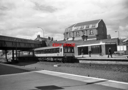 PHOTO LARBERT RAILWAY STATION 3 CAR SET FORMING THE 940AM EDINBURGH ...