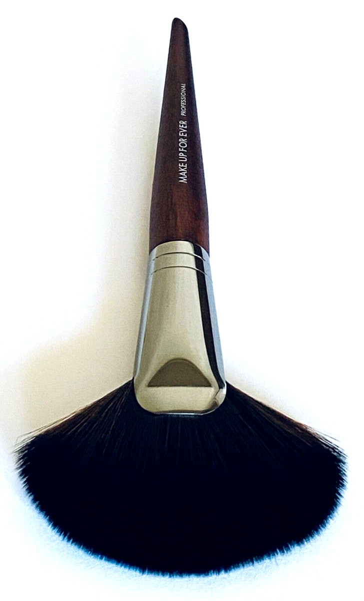 Makeup Forever 134 Large Powder Fan Brush | Saubhaya Makeup