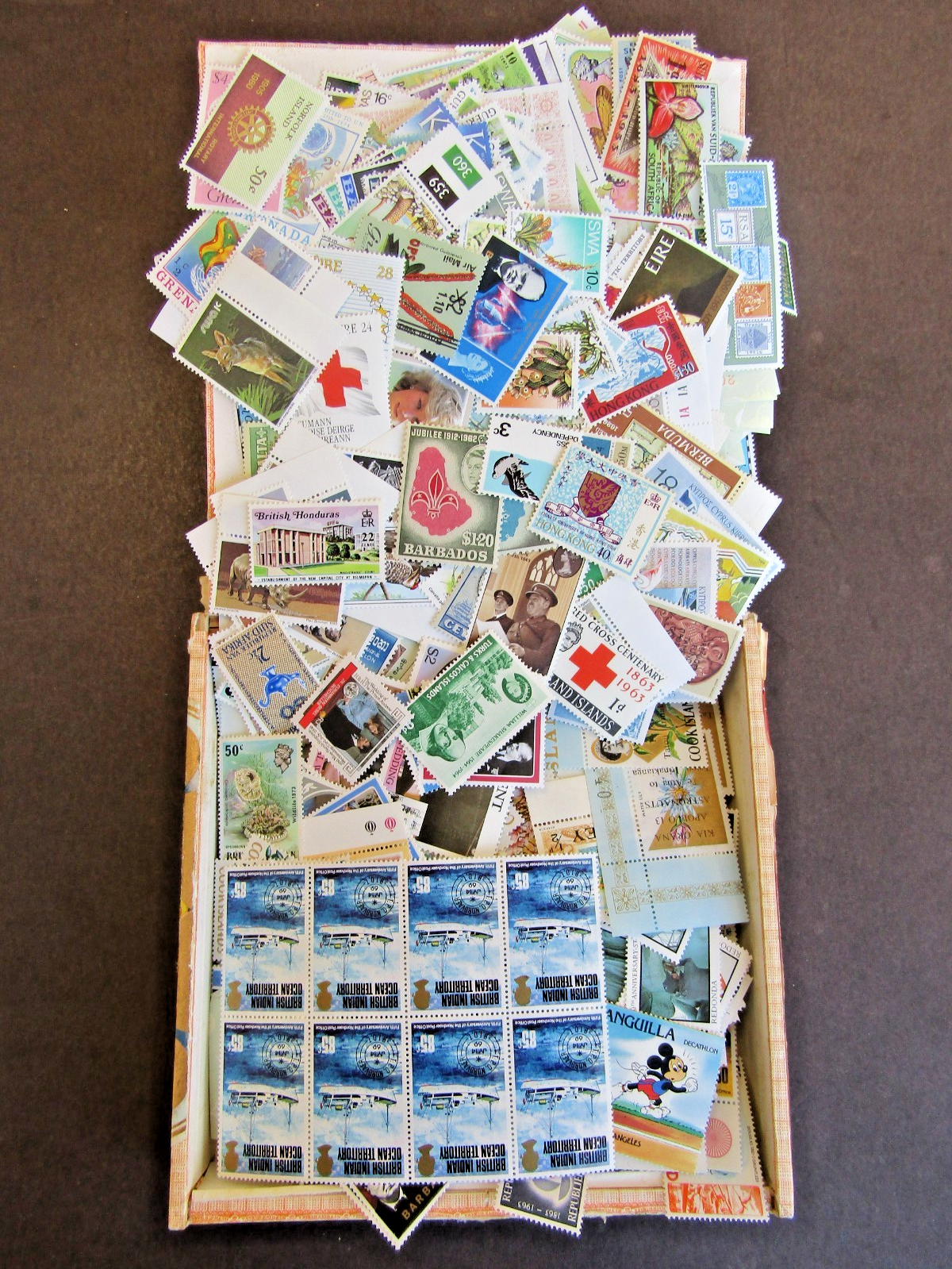 FINE COLLECTN OF MINT BRITISH COMMONWEALTH STAMPS IN OLD BOX - 1500 ...