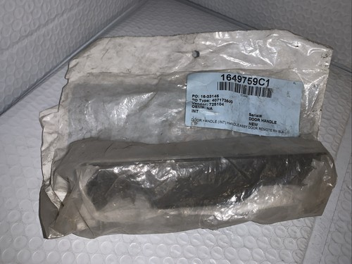 (New OEM IN ORIGINAL PACKAGE) DOOR HANDLE 1649759C1 fits INTERNATIONAL ...