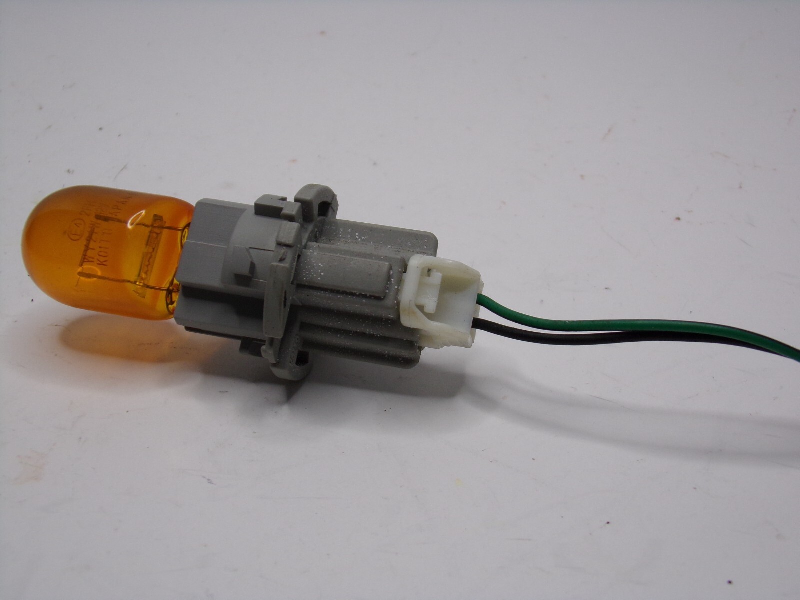 04-08 MAZDA RX-8 TAIL LIGHT LAMP LENS YELLOW BULB/GREY PLUG 2 WIRE ...