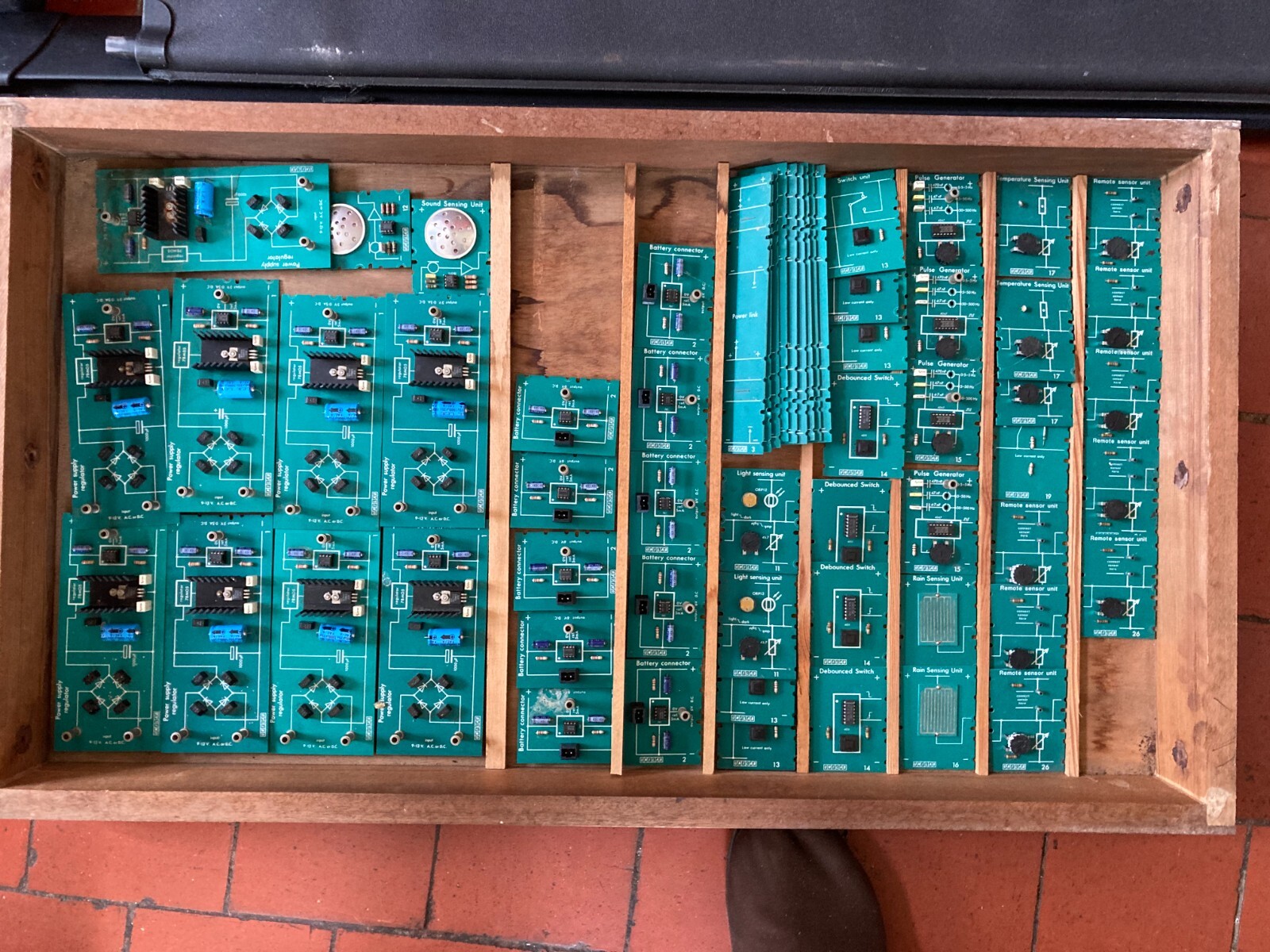 Unilab eletrical/electronic education boards - large range - multi-item ...