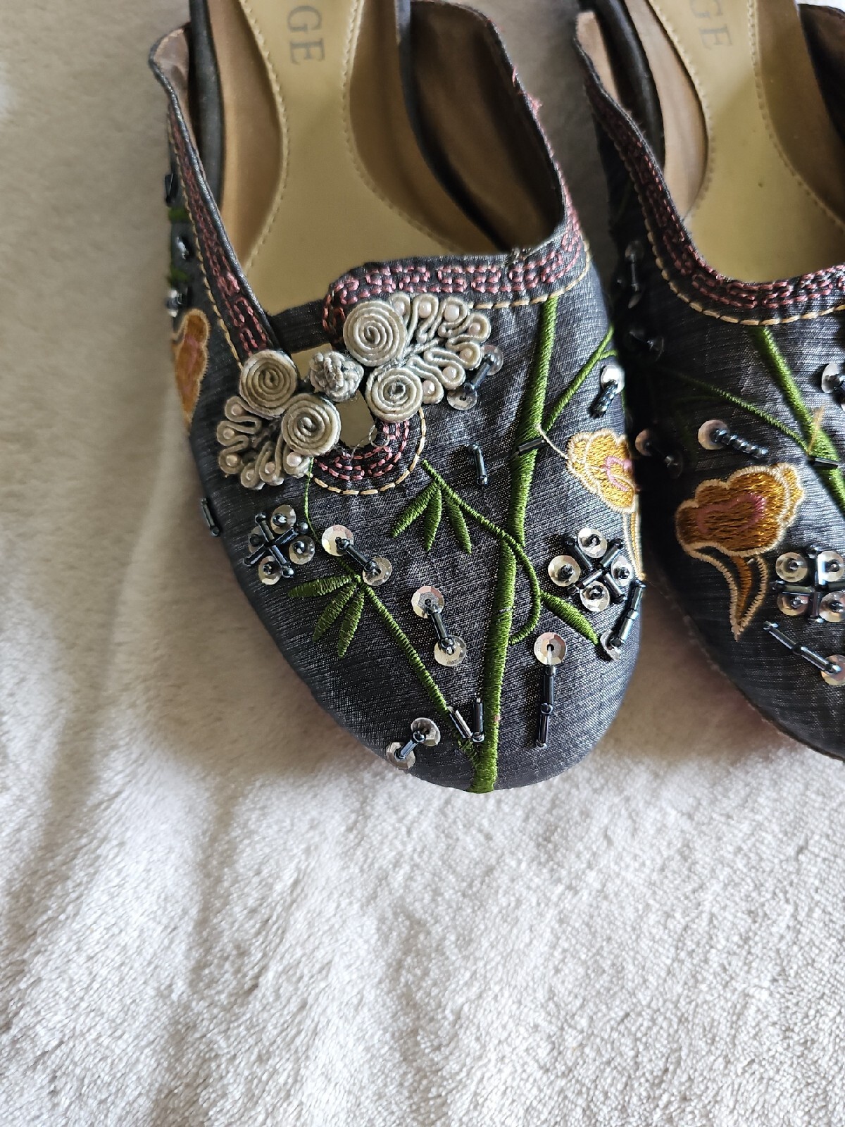Vintage Tiange Chinese Beaded Low Heal Slip On Shoe. Size 38 (US 6 ...