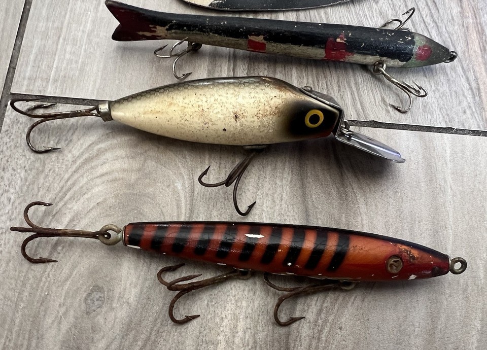 Lot of 23 Vintage Wooden Fishing Lures & Spoons Les Davis Cut Plug ...