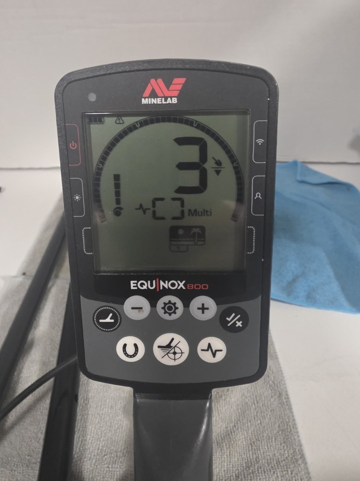Minelab Equinox 800 With Wireless WMO8 Module and Equinox Manual Hand ...
