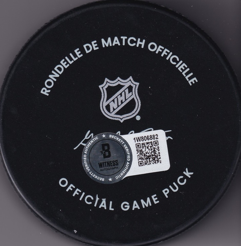 BECKETT JONATHAN TOEWS SIGNED CHICAGO BLACKHAWKS REAL GAME MODEL PUCK ...