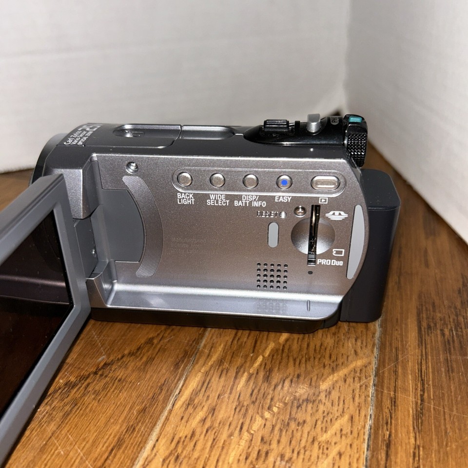 SONY DCR-SR82 Handycam Digital Video Camera/ Camcorder 60GB W/ Battery ...