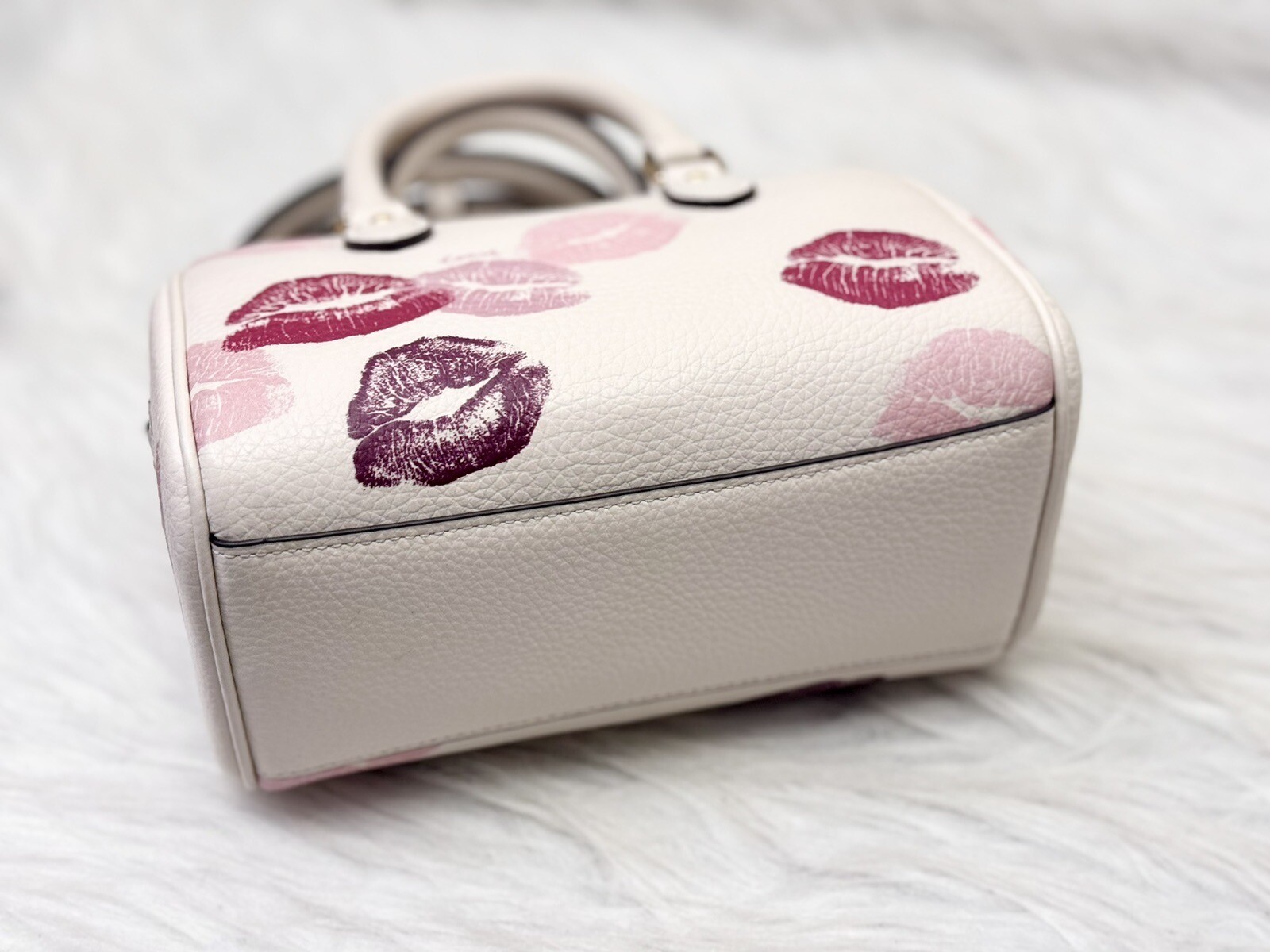 NWT Coach Mini Rowan Crossbody Bag With Lips Print CZ944 | eBay