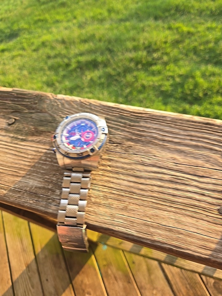 Large Captain America Invicta Watch Hardly Ever Worn With Boxand Paper ...