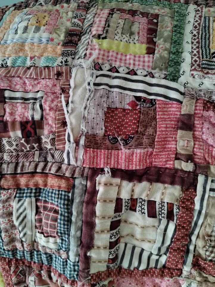 ''SMALL, HAND STITCHED, LOG CABIN DESIGN" - VINTAGE QUILT COVERLET ...