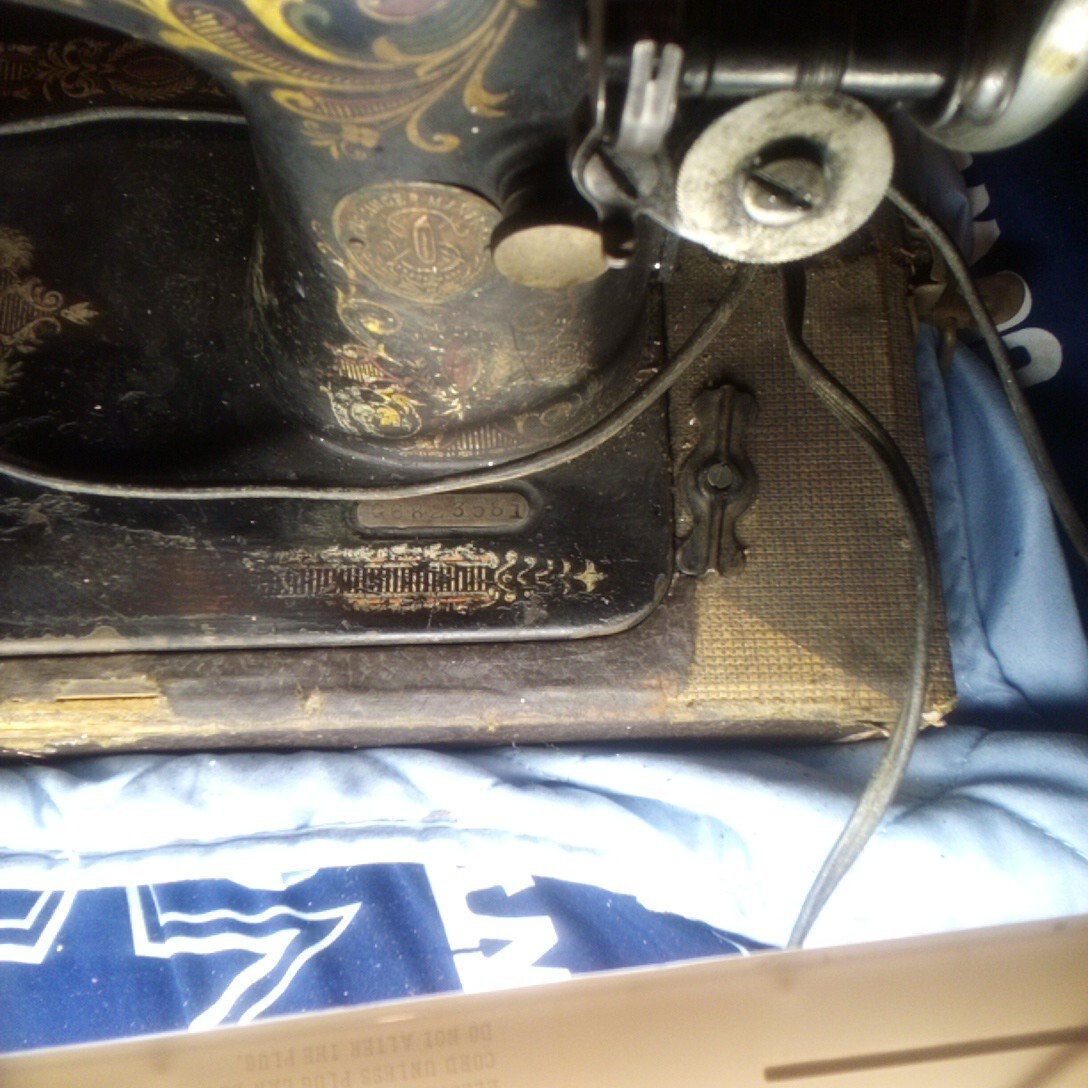 Vintage Singer Sewing Machine 66-1 Red-eye Series | eBay