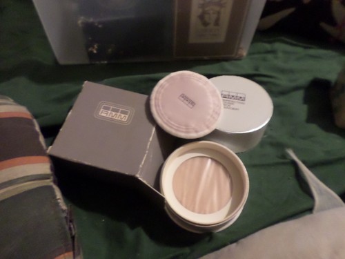 Perfecting loose face TRANSLUCENT powder sealed avon advanced moisture ...