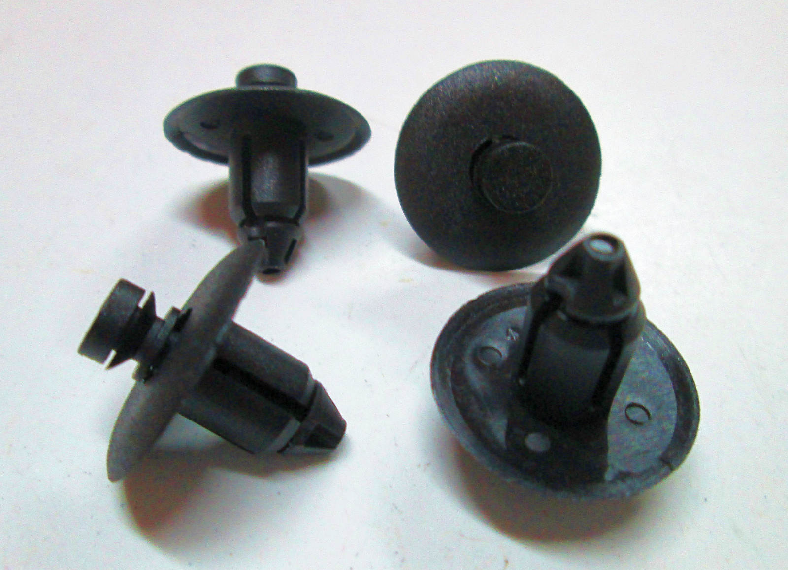 Chrysler 300 Dodge Magnum DOOR TRIM Panel Retainers 15 Fasteners Clips ...