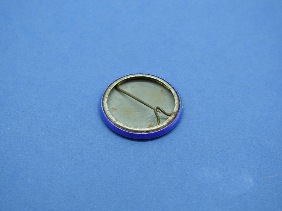 MOKO LESNEY MATCHBOX SERIES 1960s Matchbox COLLECTOR PIN TIN BADGE | eBay