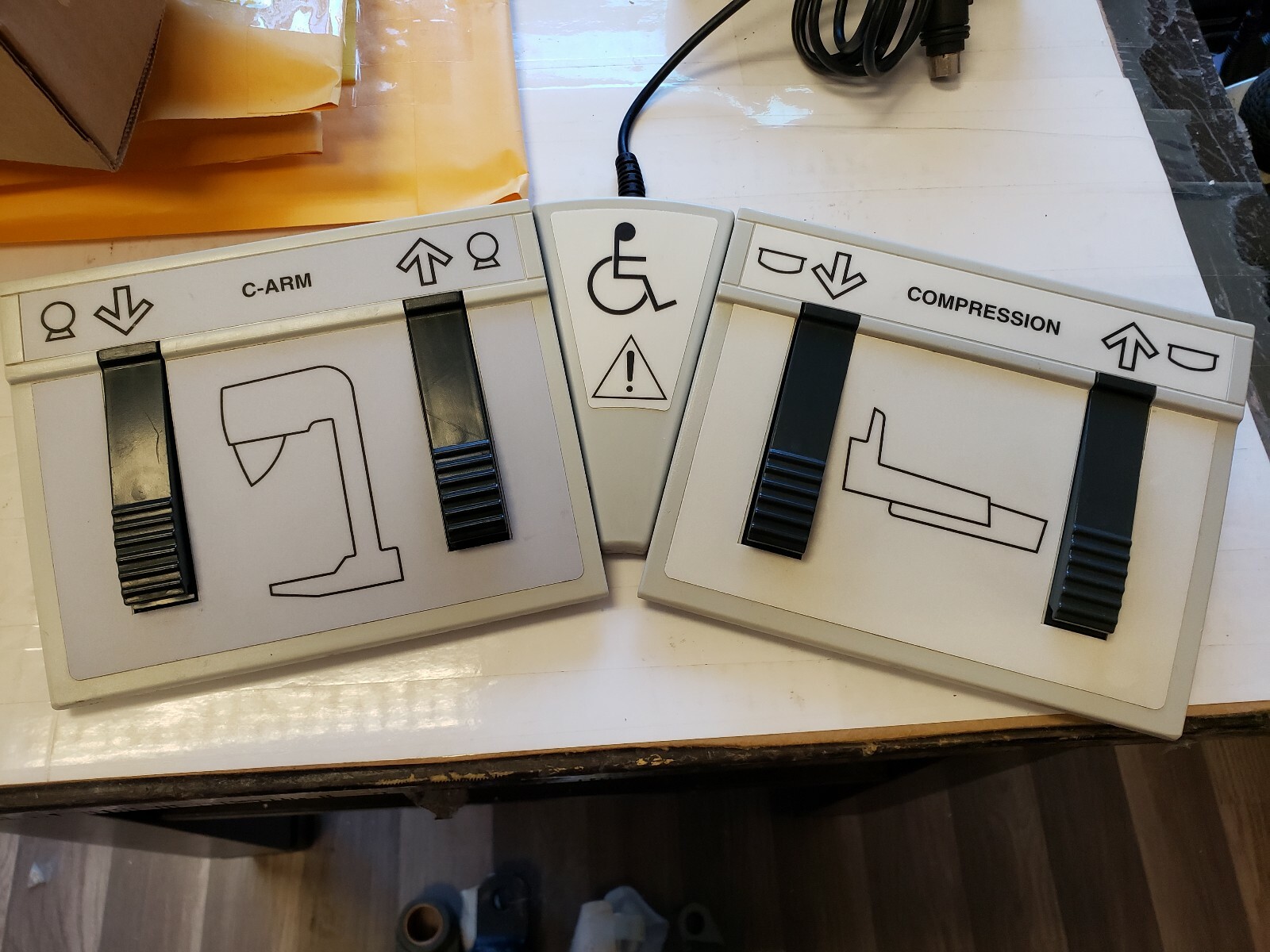 Linak FSE1201220 C-Arm Foot Switch Actuator Pedal Control Fsr0w00000 ...